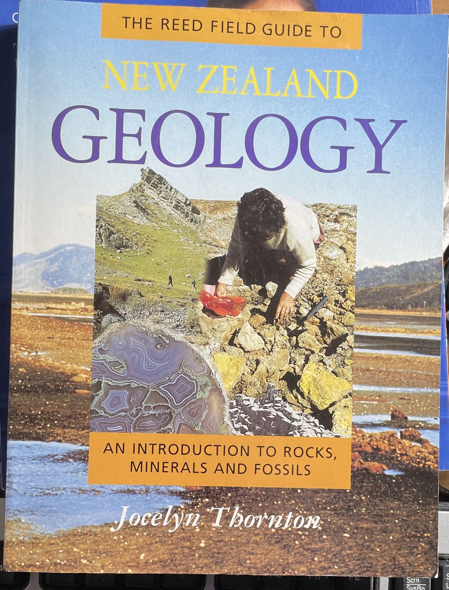 The Reed Field Guide to New Zealand Geology Introduction Rocks Minerals ...